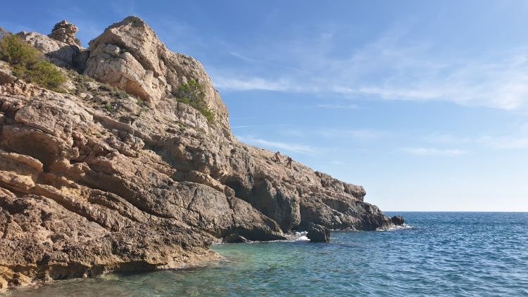 Rocky coast at El templo del sol[de]Felsenküste beim El templo del sol ...